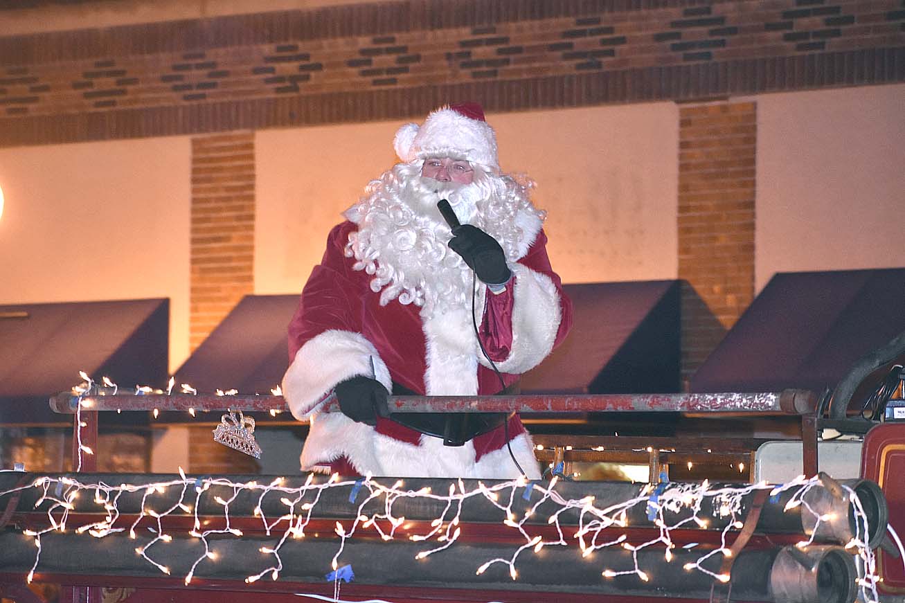 Santa brings in the Holiday Season | News, Sports, Jobs - The Journal